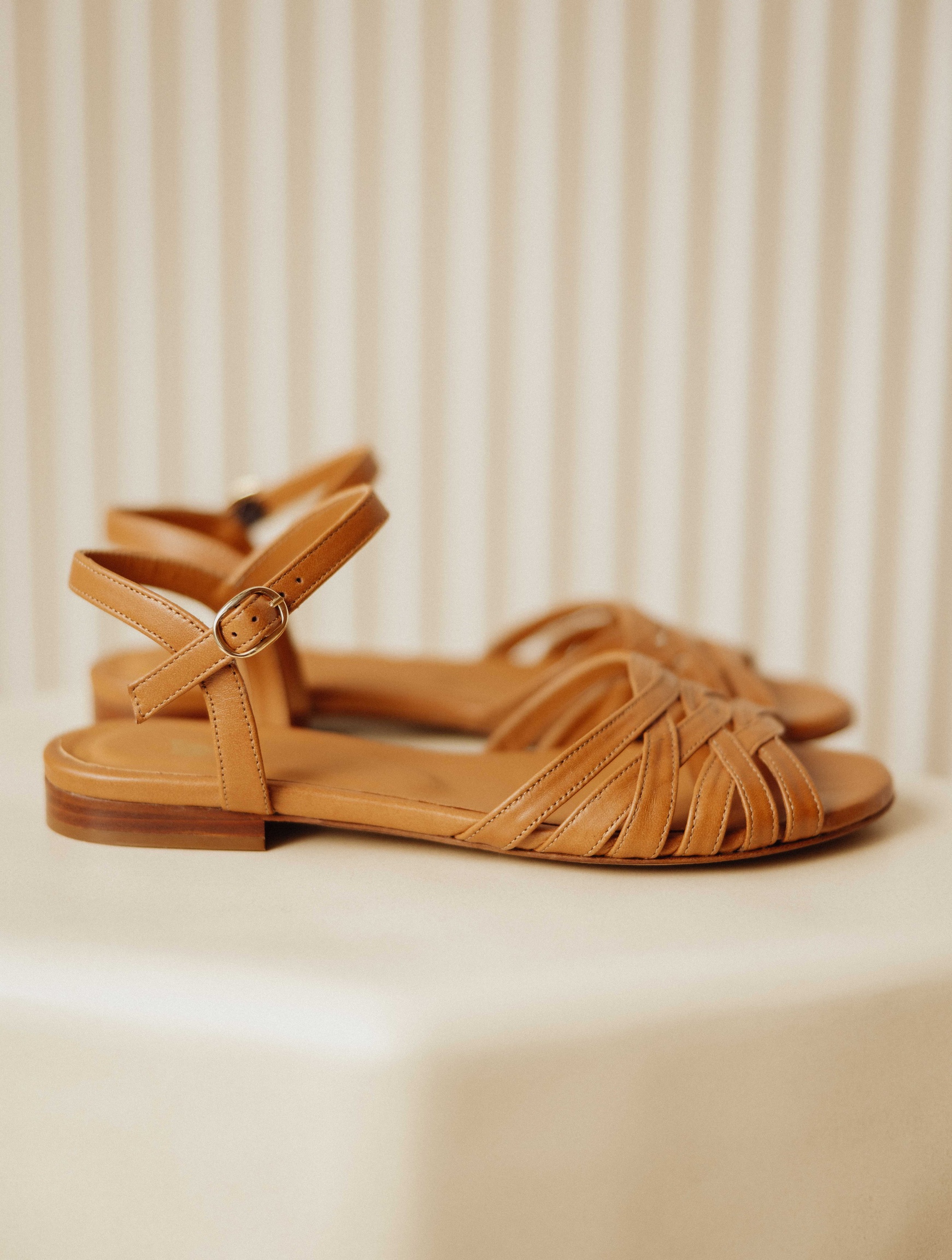Ellis Summer Camel - Flat sandals in camel leather with intertwined ...