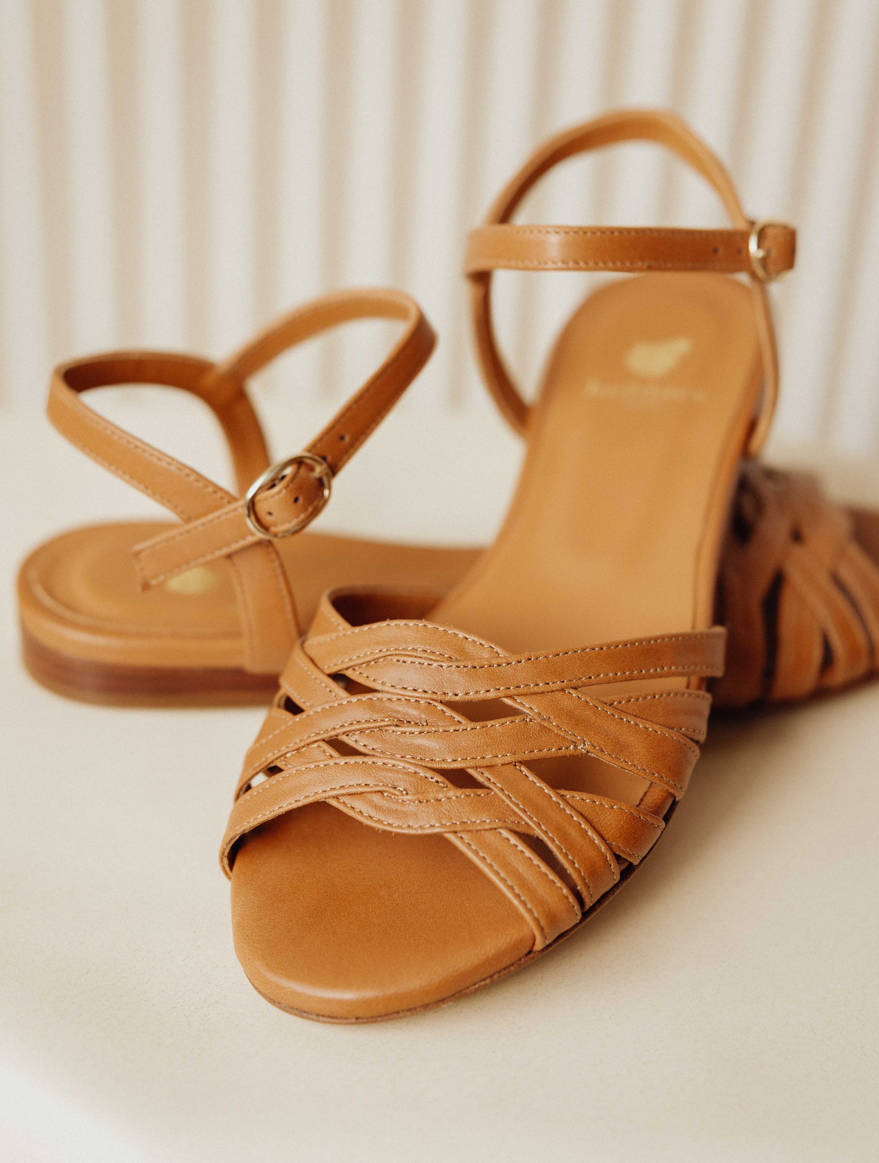 Ellis Summer Camel - Flat sandals in camel leather with intertwined ...