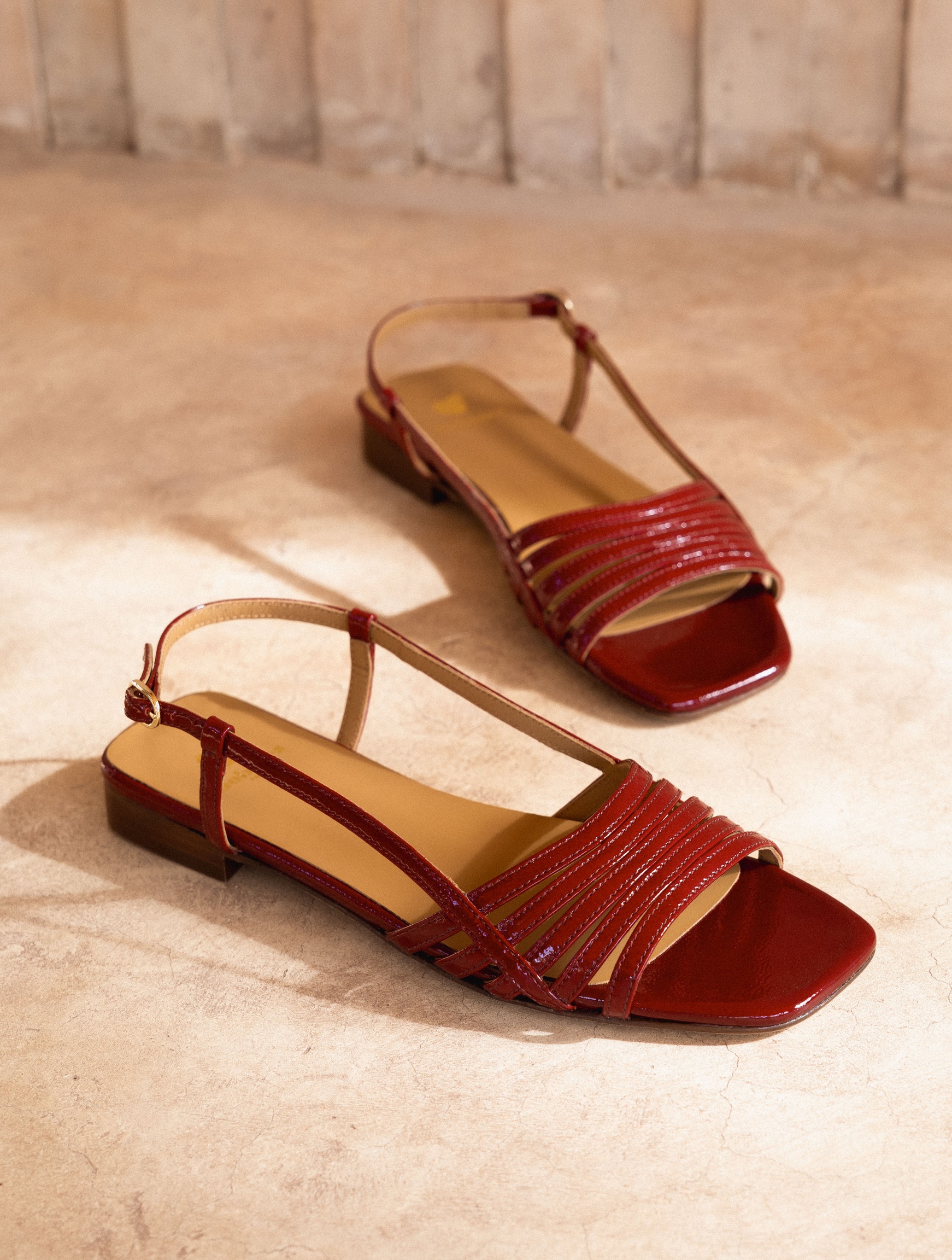 Diana Cherry Gloss - Flat sandals slingback in red patent leather