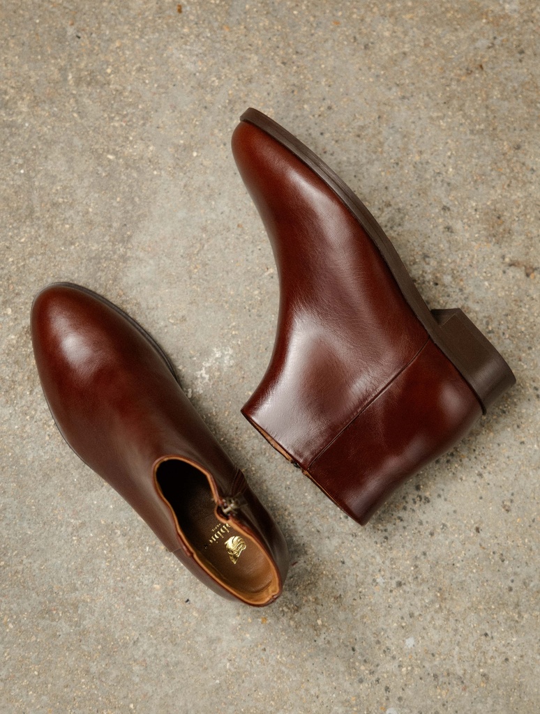 Hada Turkish Coffee - Flat pointed-toe ankle boots in brown leather