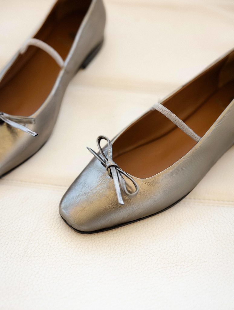 Kaïa Cosmic Silver - Square-toe ballet flats in silver laminated leather