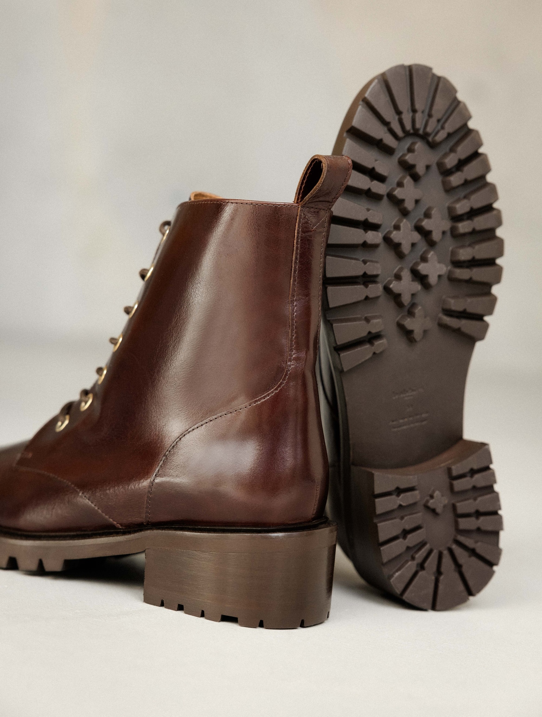 Lara Irish Coffee - Lace-up commando boots with notched soles in brown ...