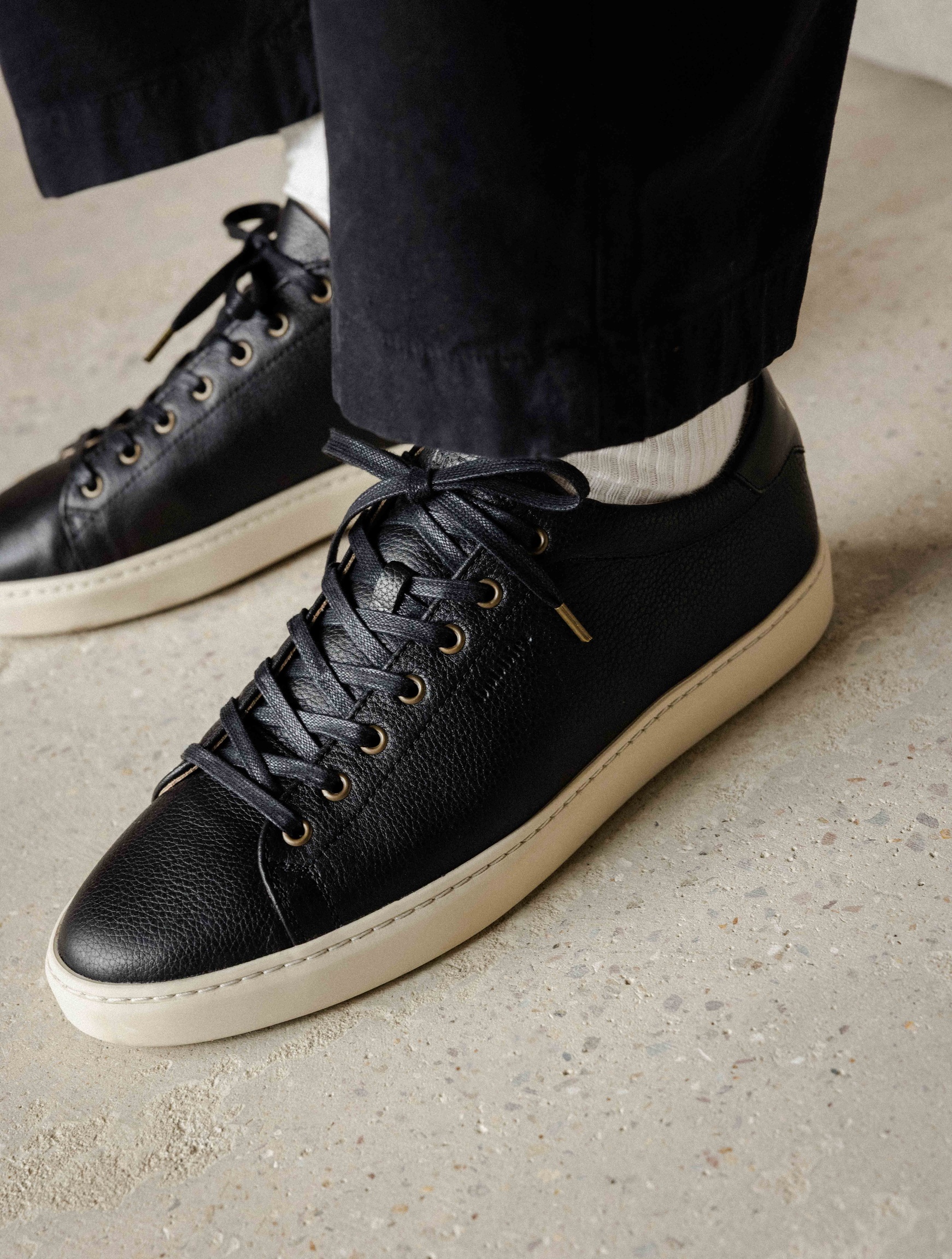 Montana Caviar - Lace-up sneakers in black grained leather